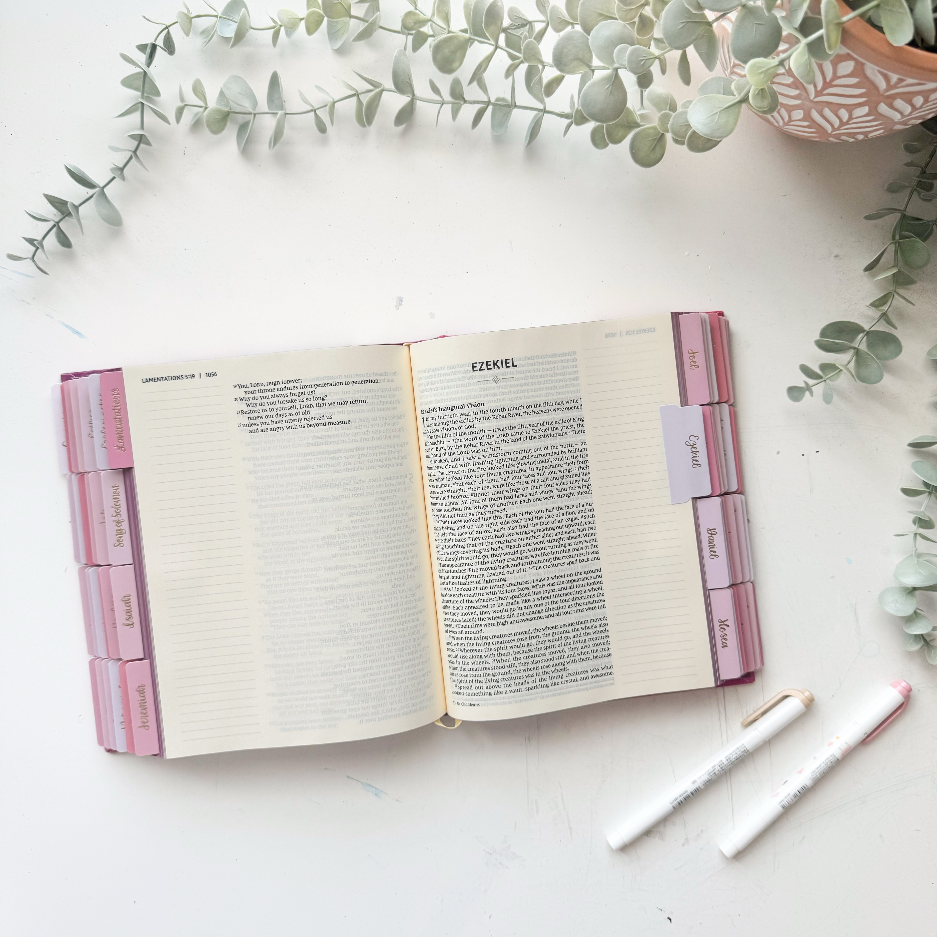 NIV Journaling tabbed Bible – Pink - Rosycheeks Lettering